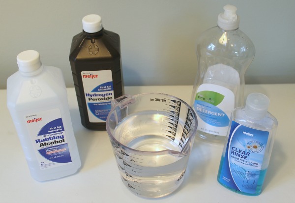 HOMEMADE DAILY SHOWER CLEANER SPRAY - Easy Family Recipes