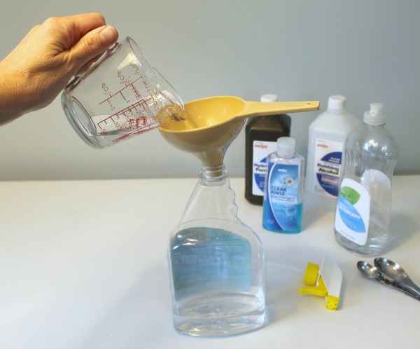 HOMEMADE DAILY SHOWER CLEANER SPRAY - Easy Family Recipes